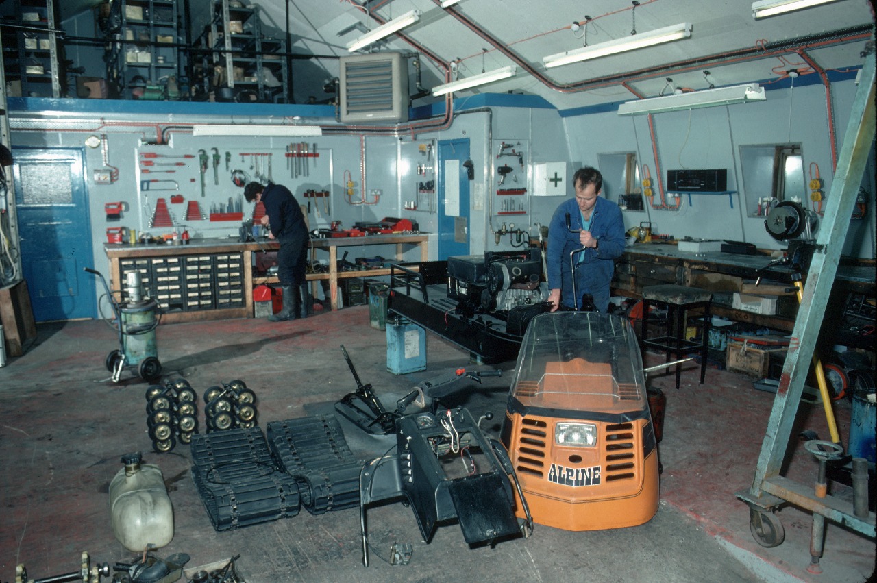Cambridge garage and mechanical workshop - British Antarctic Survey