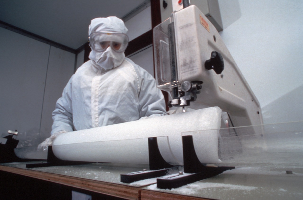 Ice core aquisition and analysis - British Antarctic Survey