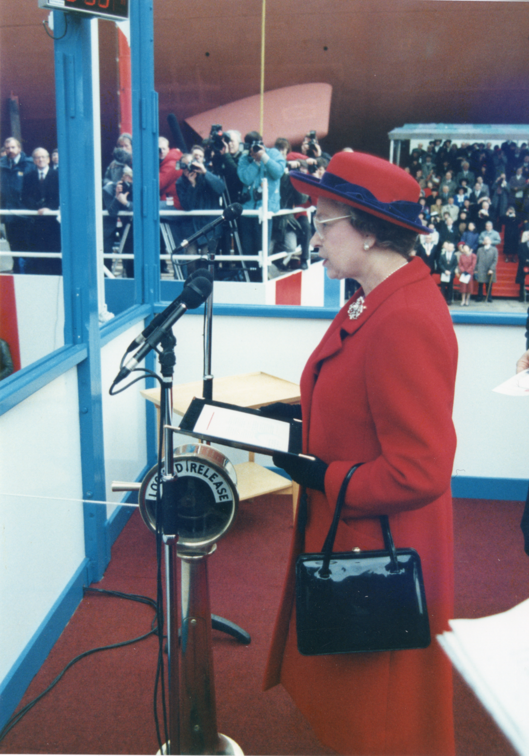 RRS James Clark Ross makes final call to Falkland Islands - British ...