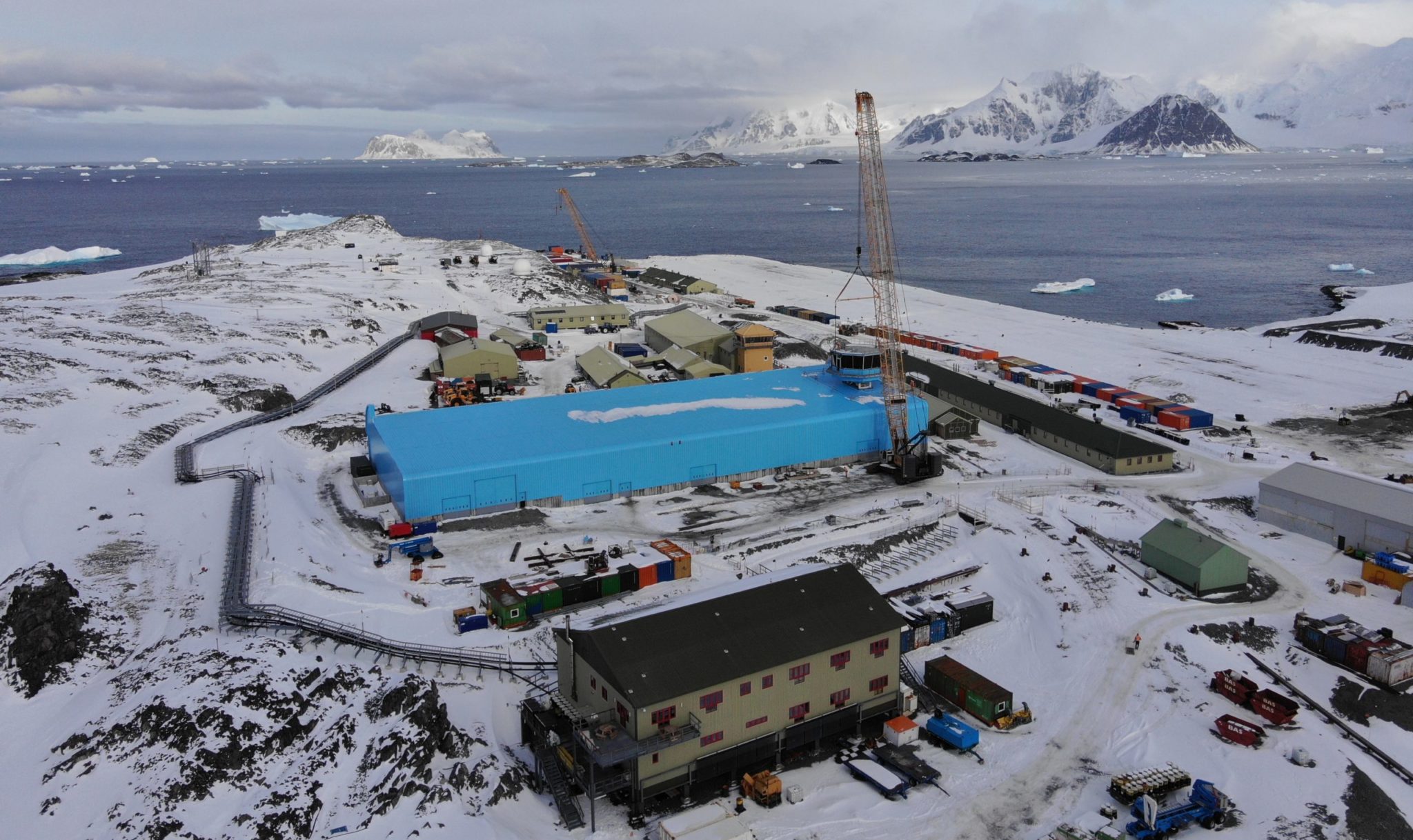 Exterior complete for new Antarctic science and operations facility ...
