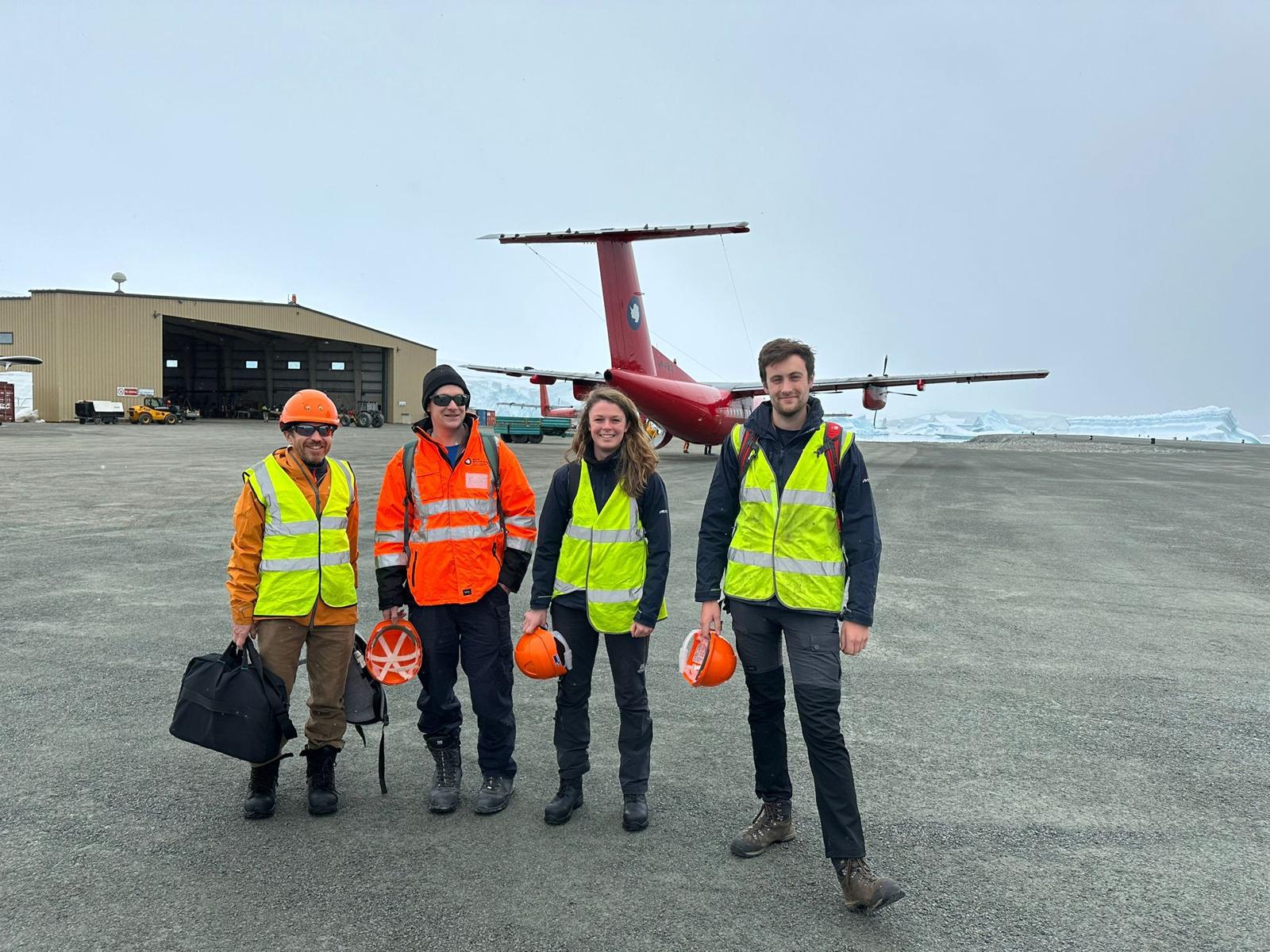 Pilotless plane test crew arrives in Antarctica - British Antarctic Survey