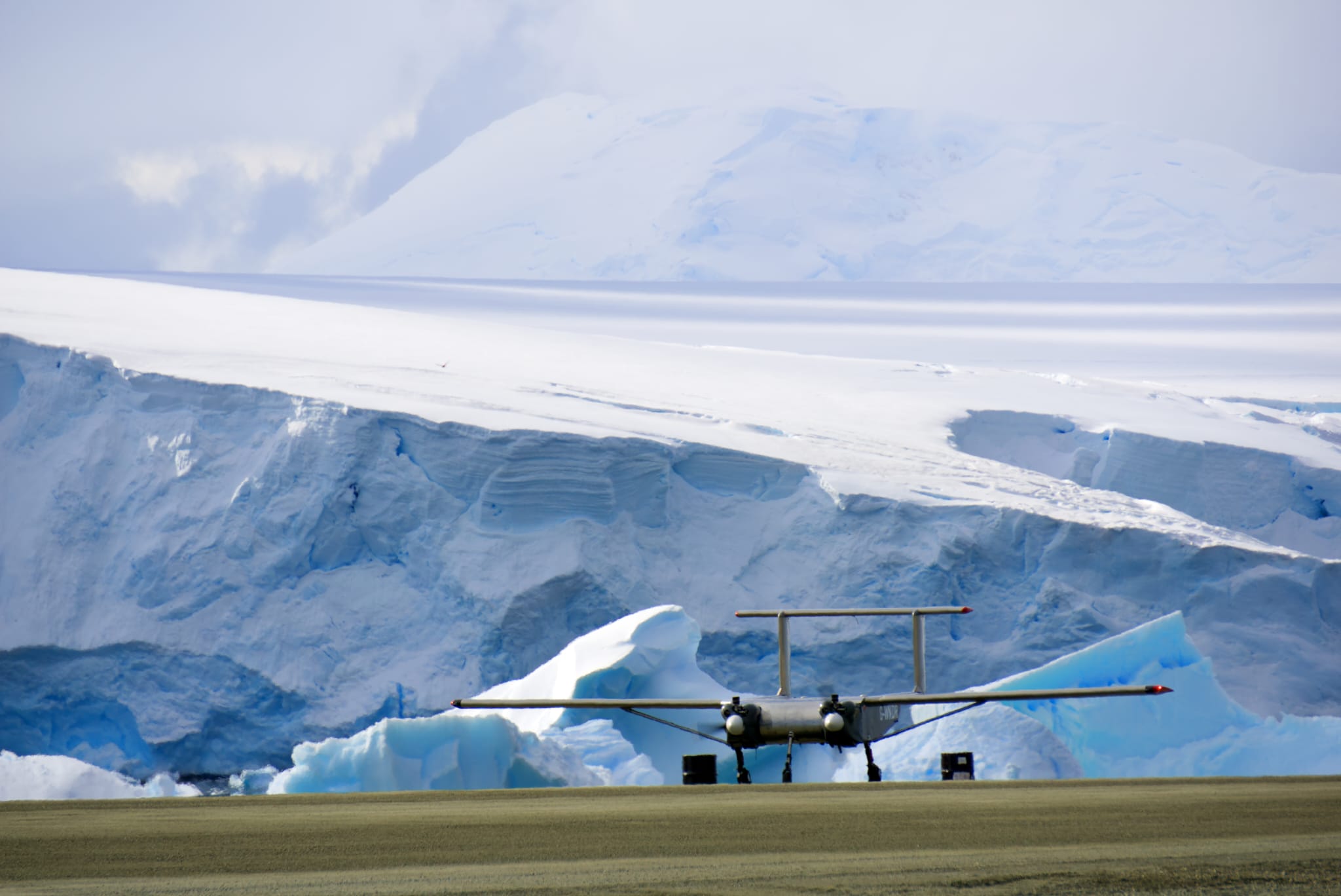 Pilotless plane test crew arrives in Antarctica - British Antarctic Survey