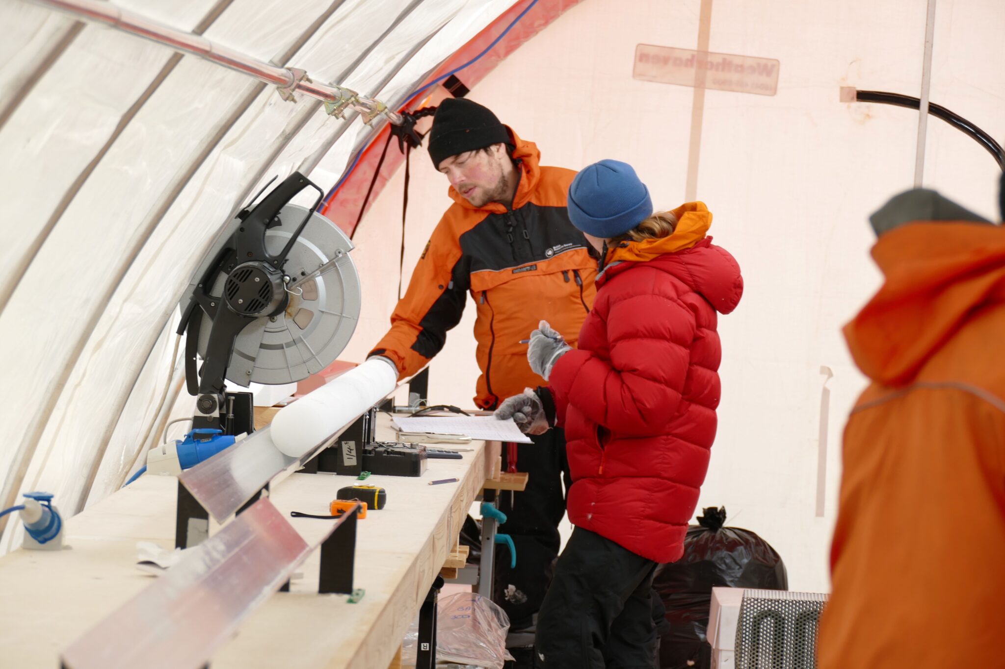 Listen to ancient air escaping from polar ice cores at Royal Society ...